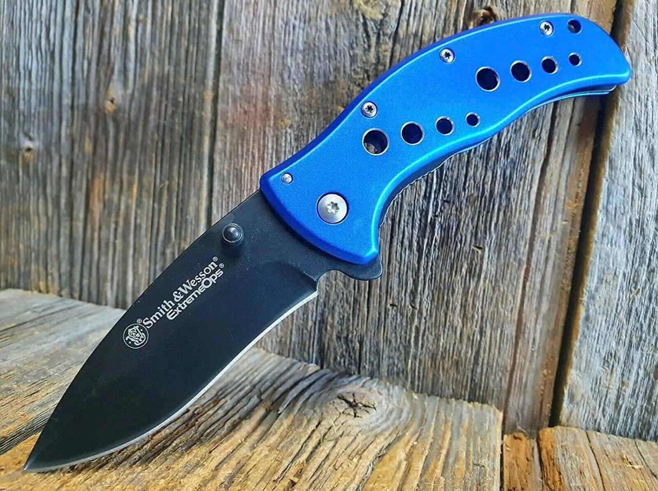 Smith & Wesson Extreme OPS Blue Knife | The Day Hiker